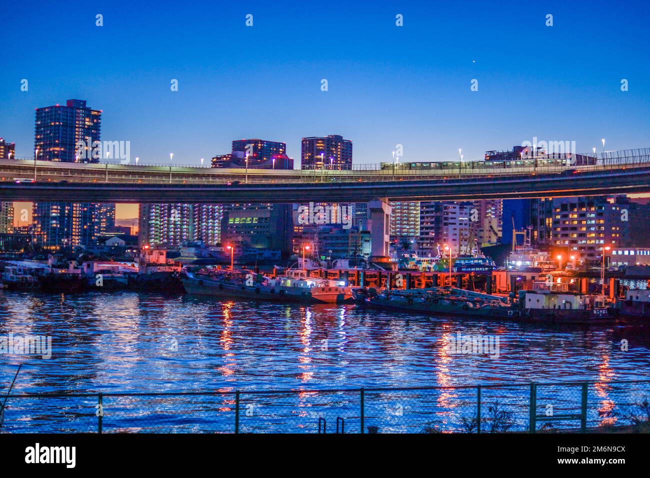 Ships and Tokyo skyline (sunset Stock Photo - Alamy