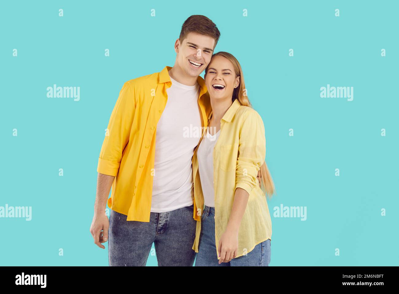 Couple hug studio hi-res stock photography and images - Alamy