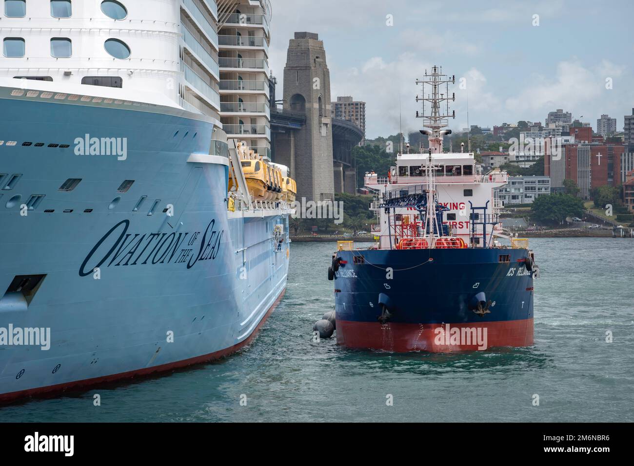 Ics reliance bunker ship hi-res stock photography and images - Alamy