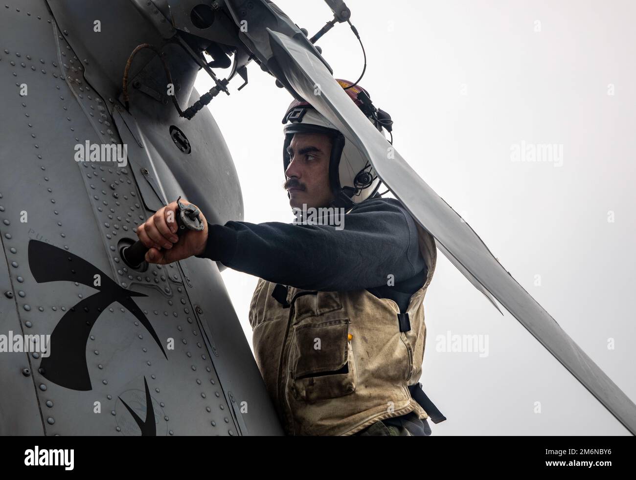 EAST CHINA SEA (May 2, 2022) Naval Aircrewman (Helicopter) 2nd Class ...