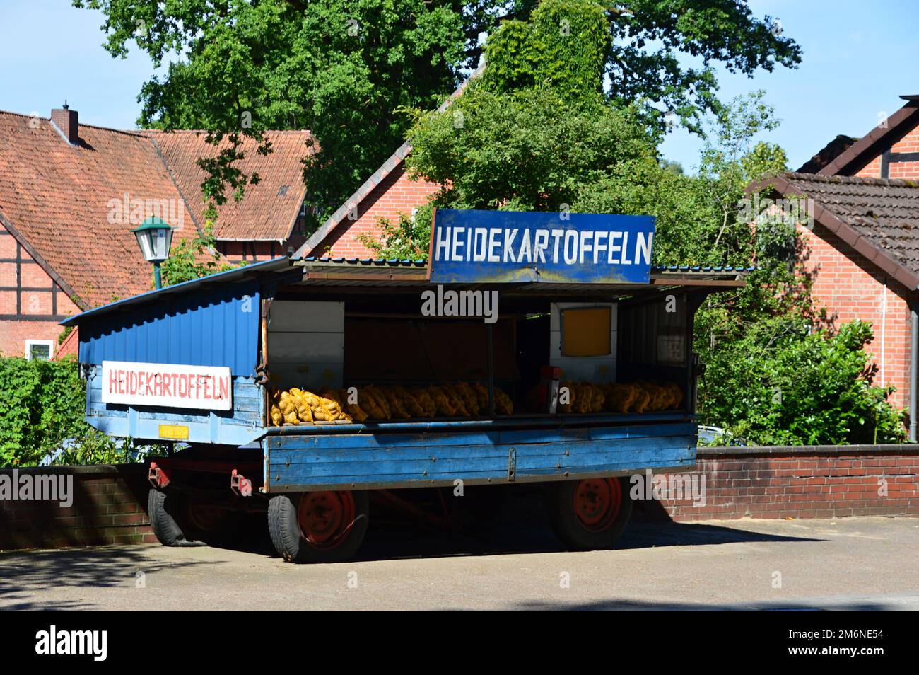 Historical farm stand hi-res stock photography and images - Alamy