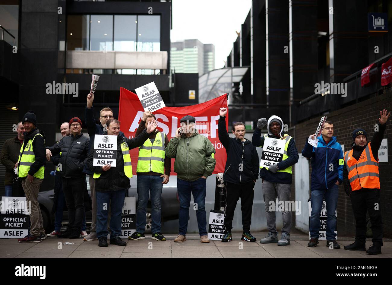2023 rail strikes hi-res stock photography and images - Alamy