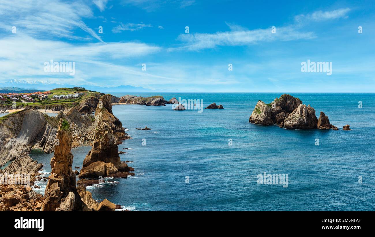 Atlantic ocean rocky formation hi-res stock photography and images - Alamy