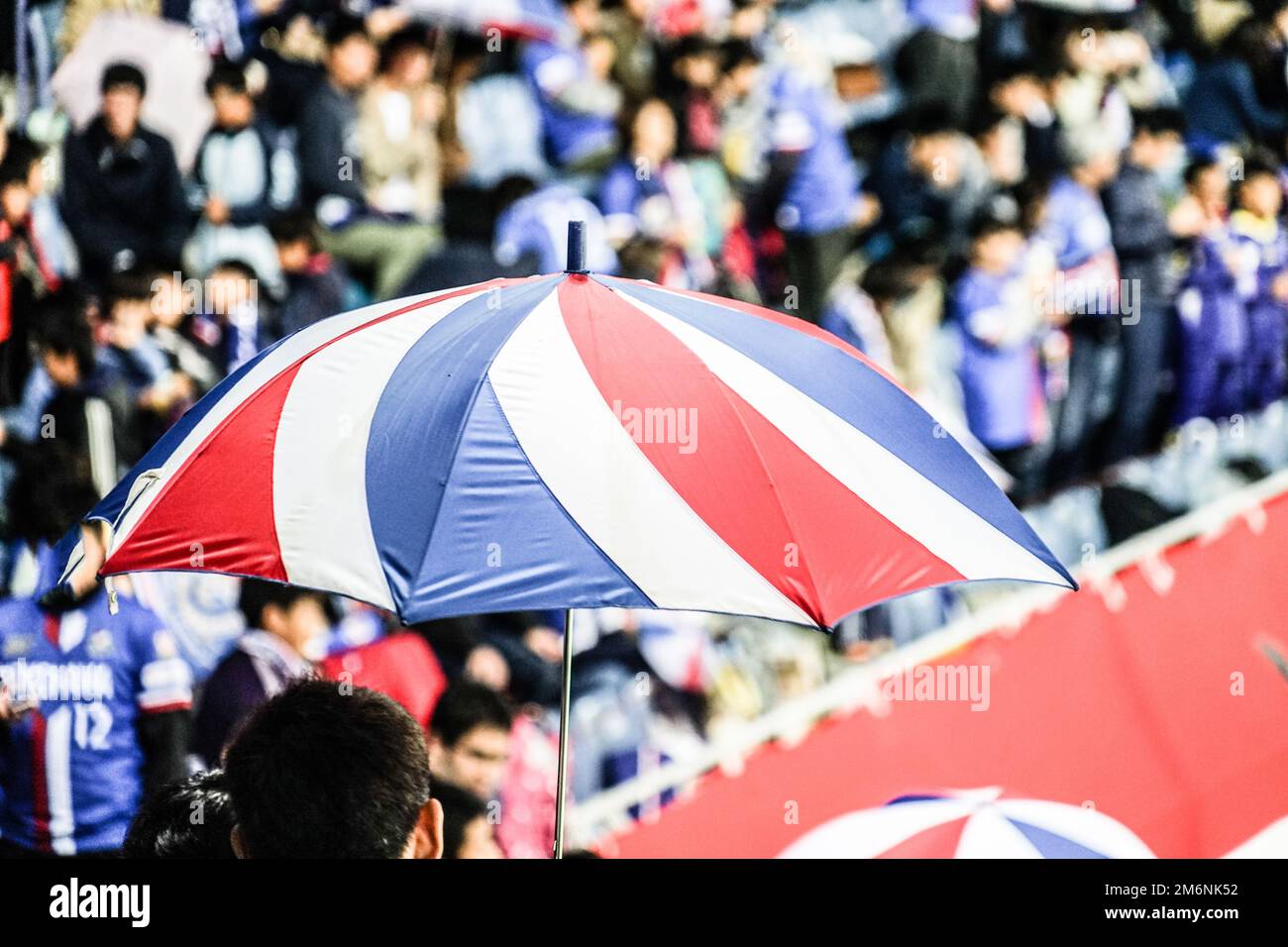 People cheer football game hi-res stock photography and images - Alamy