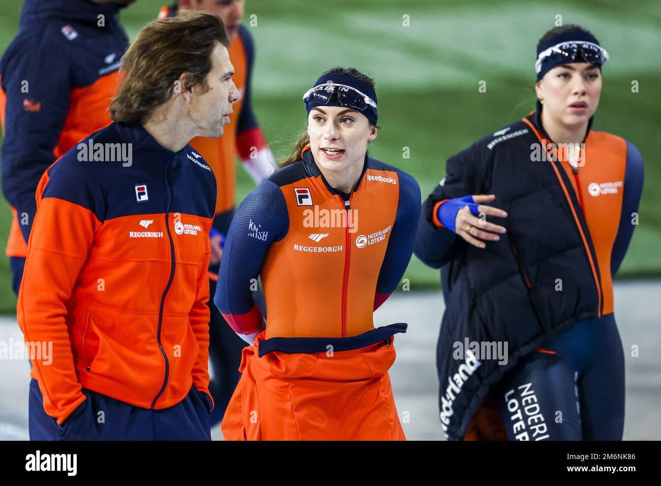 HAMAR - Coach Gerard van Velde, Femke Kok, Marrit Fledderus (lr) during ...