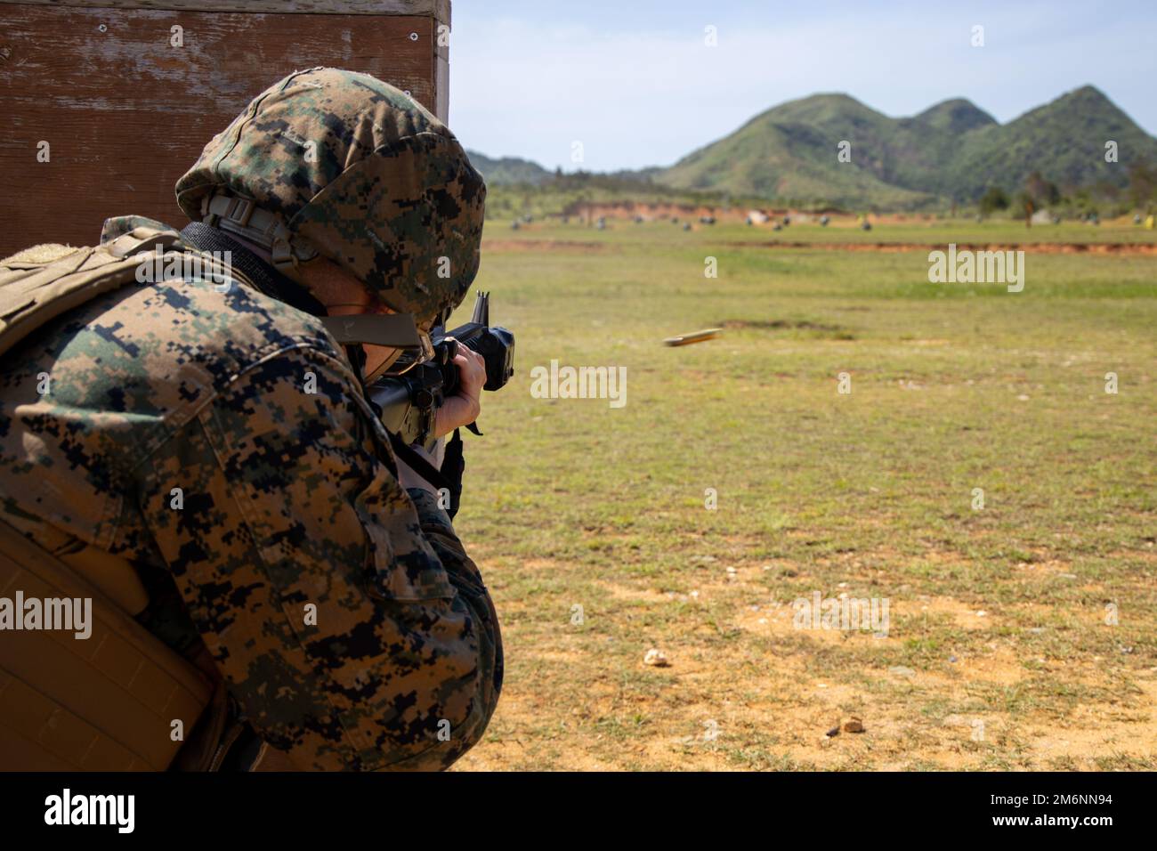 Familiarization with weapons hi-res stock photography and images - Alamy