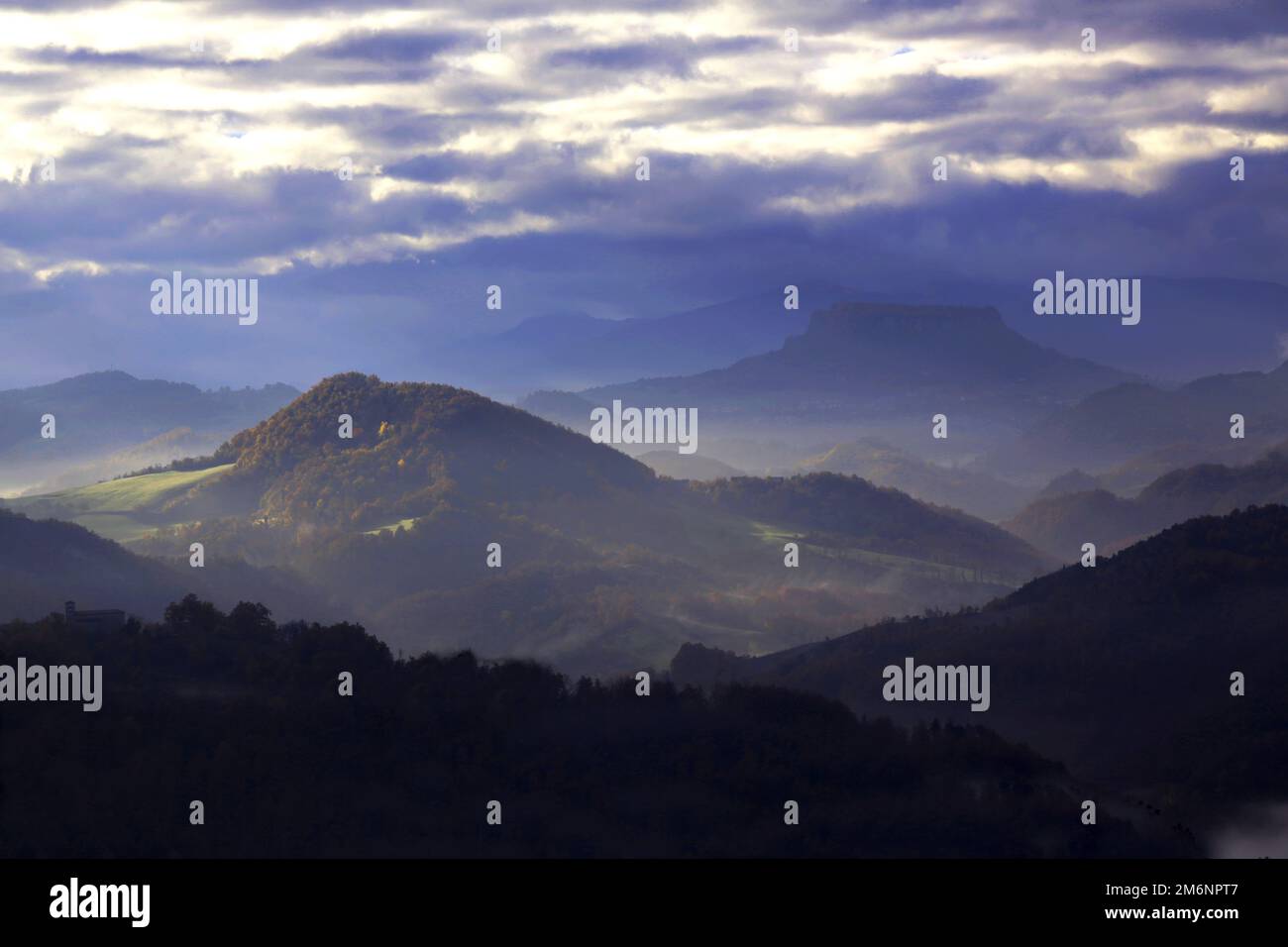 Tuscan-Emilian Apennines landscape with fog Stock Photo - Alamy