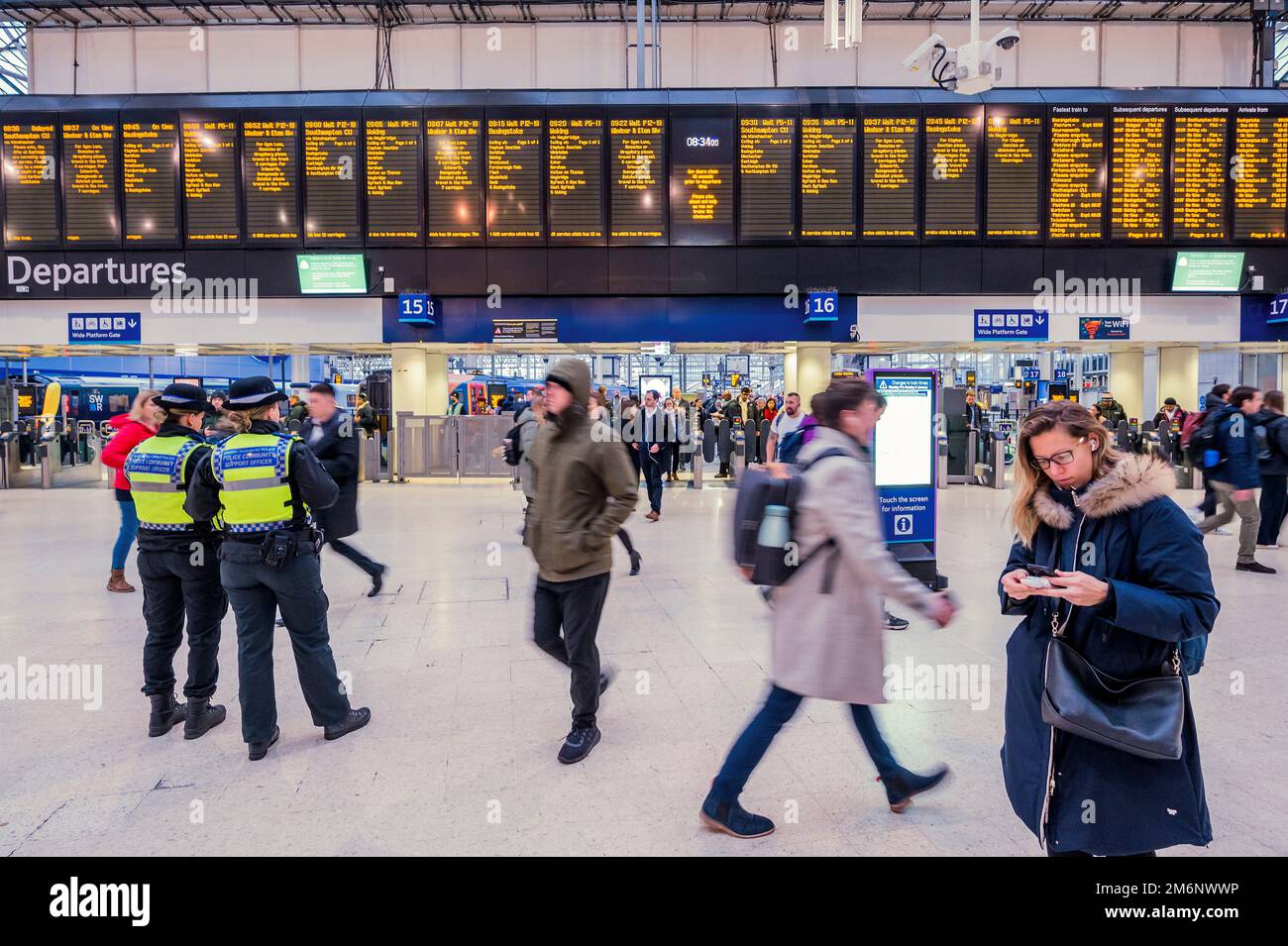 London, UK. 5th Jan, 2023. People continue to arrive in the hope of ...