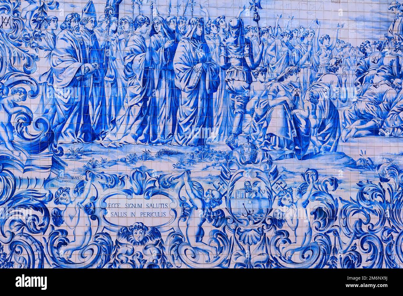Lion fountain porto portugal hi-res stock photography and images - Alamy