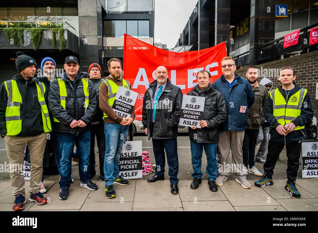 London, UK. 5th Jan, 2023. Mick Whelan, General Secretary of ASLEF ...