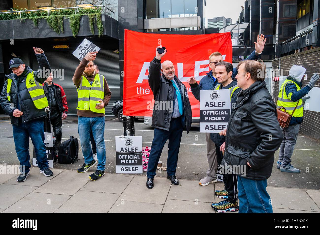 London, UK. 5th Jan, 2023. Mick Whelan, General Secretary of ASLEF ...