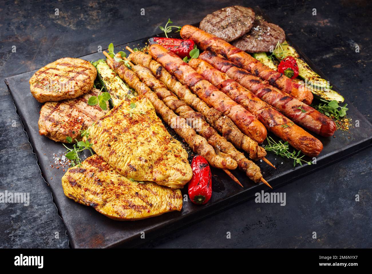Traditional grill platter with bratwurst Stock Photo - Alamy