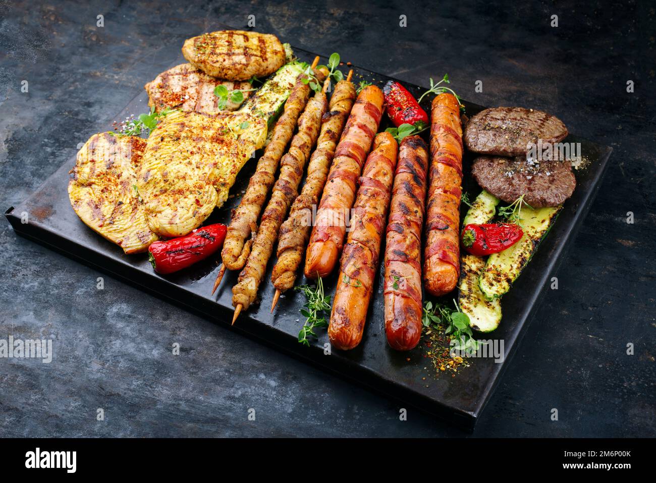 Traditional grill platter with bratwurst Stock Photo - Alamy