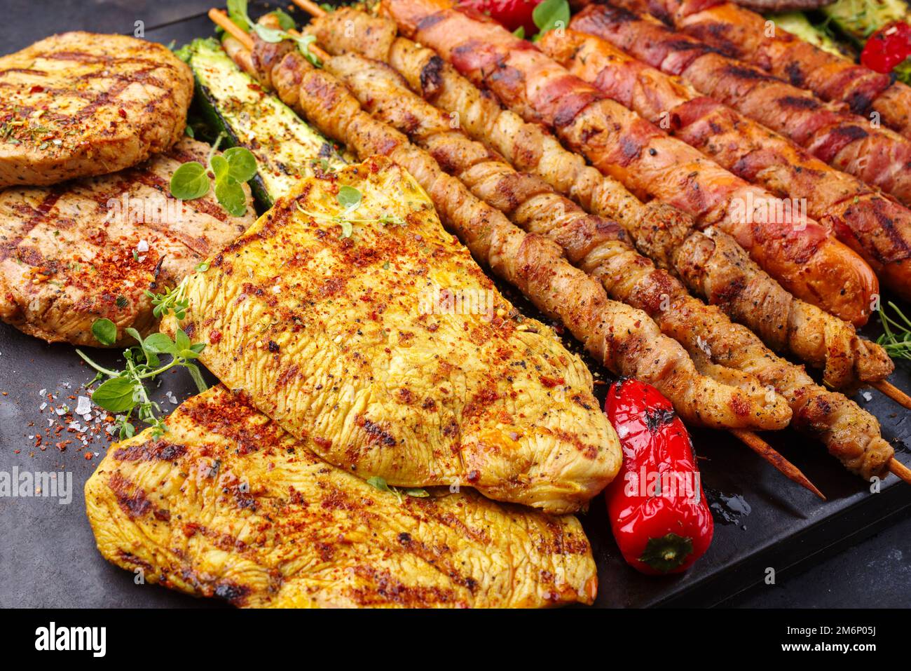 Traditional grill platter with bratwurst Stock Photo - Alamy