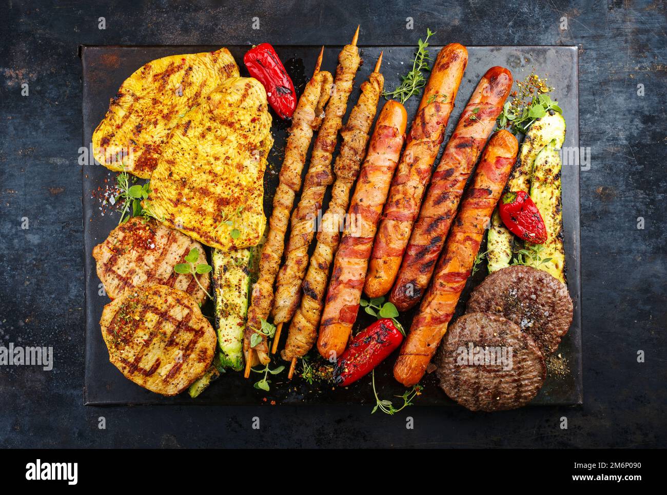 Traditional grill platter with bratwurst Stock Photo - Alamy