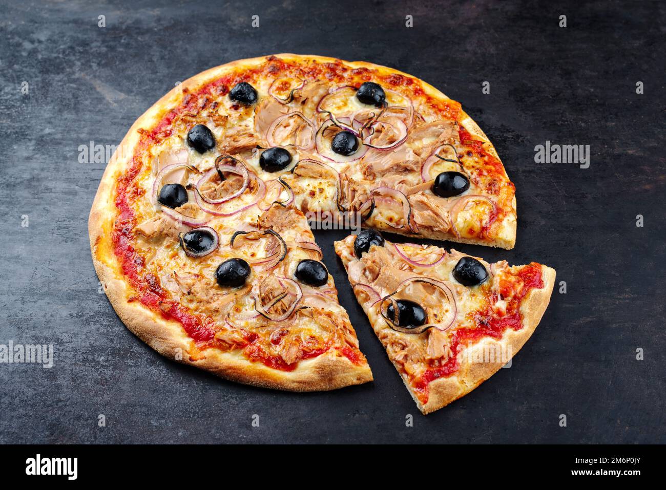 Traditional Italian pizza al tonno with tuna Stock Photo - Alamy