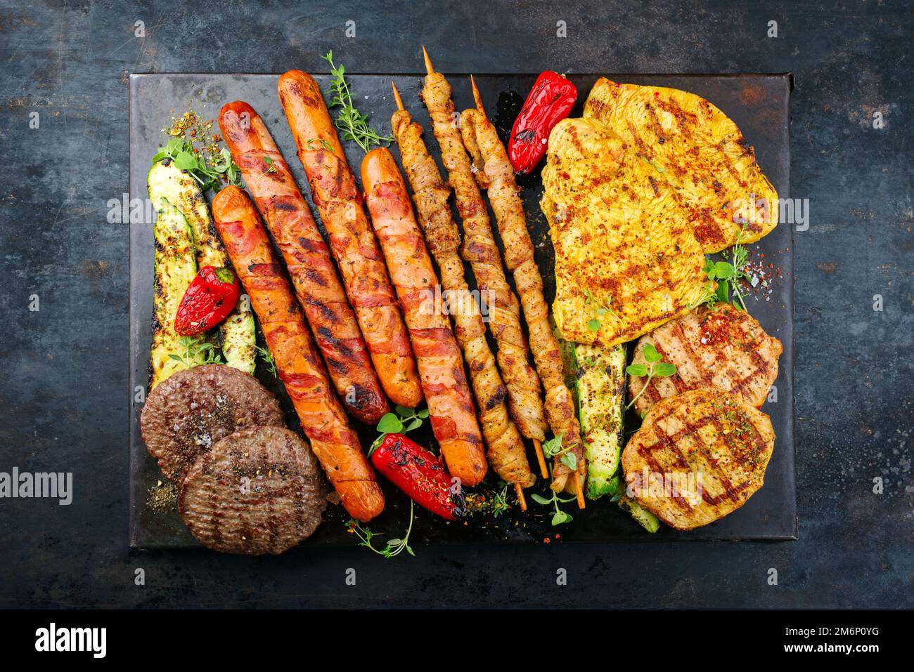 Traditional grill platter with bratwurst Stock Photo - Alamy