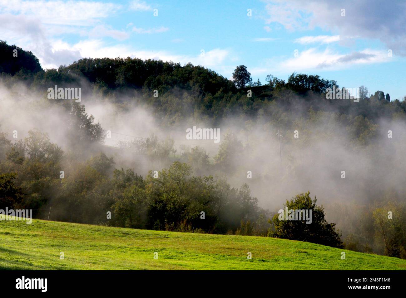 Tuscan-Emilian Apennines landscape with fog Stock Photo - Alamy