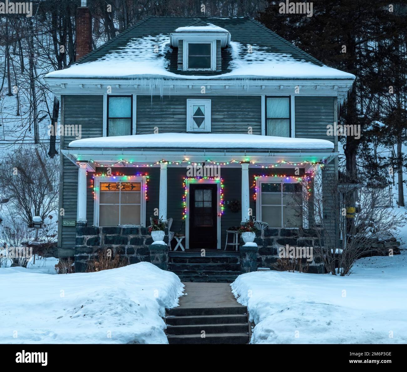 Historic 1873 David A. Caneday-Truesdell house decorated with Christmas ...