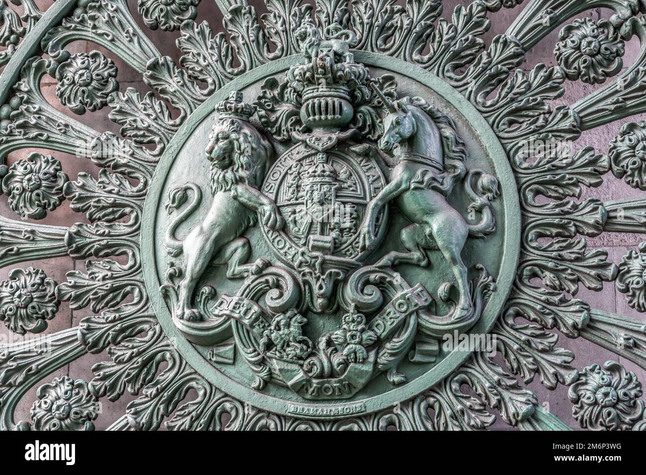 Lion roundabout hi-res stock photography and images - Alamy