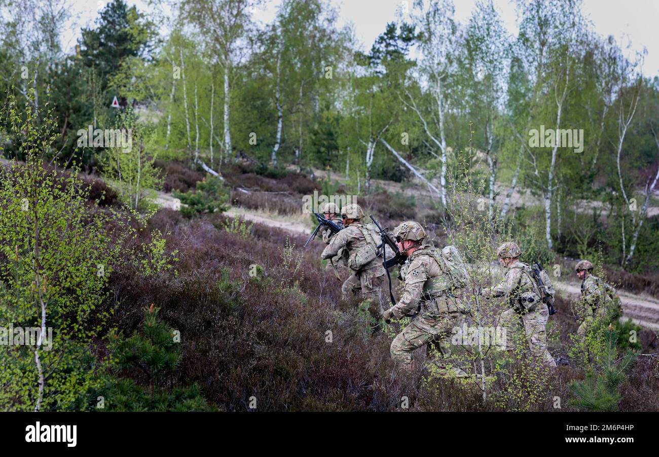 U.S. Soldiers assigned to the 1st Battalion, 8th Infantry Regiment, 3rd ...