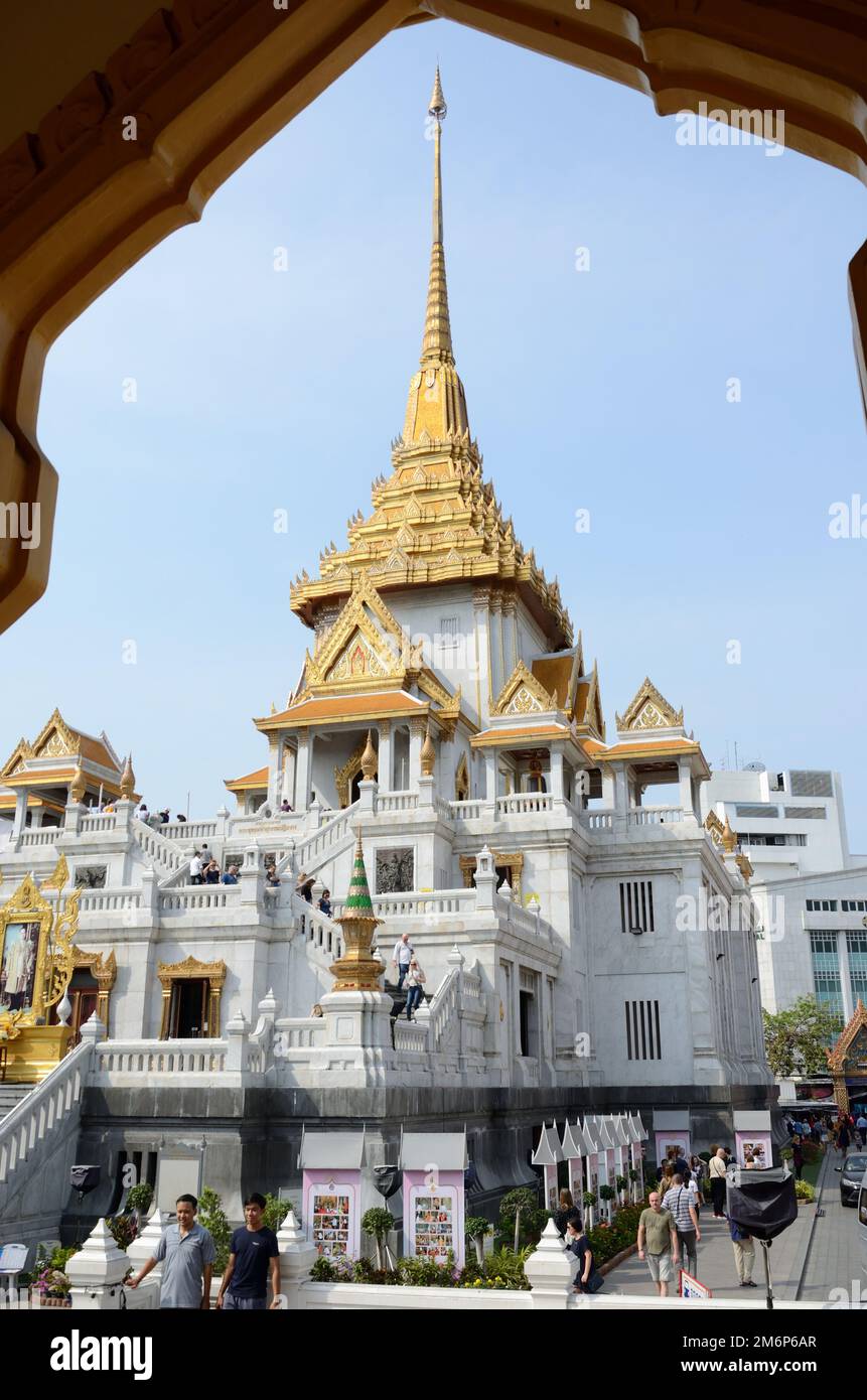 Wat traimit temple hi-res stock photography and images - Alamy