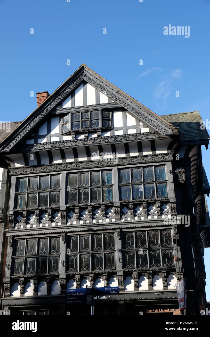 Tudor style timber buildings hi-res stock photography and images - Alamy