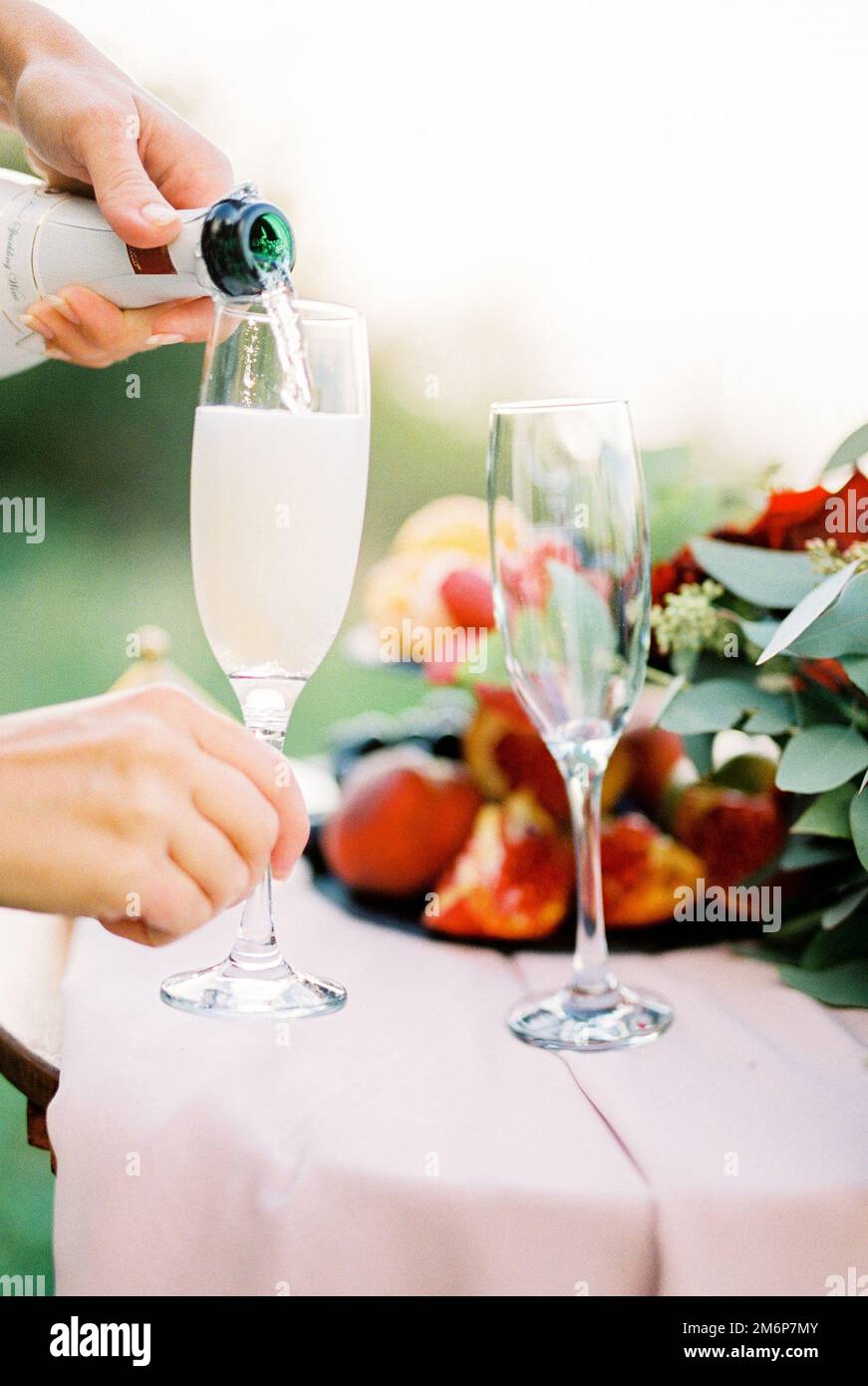 Fill up bottle hi-res stock photography and images - Alamy