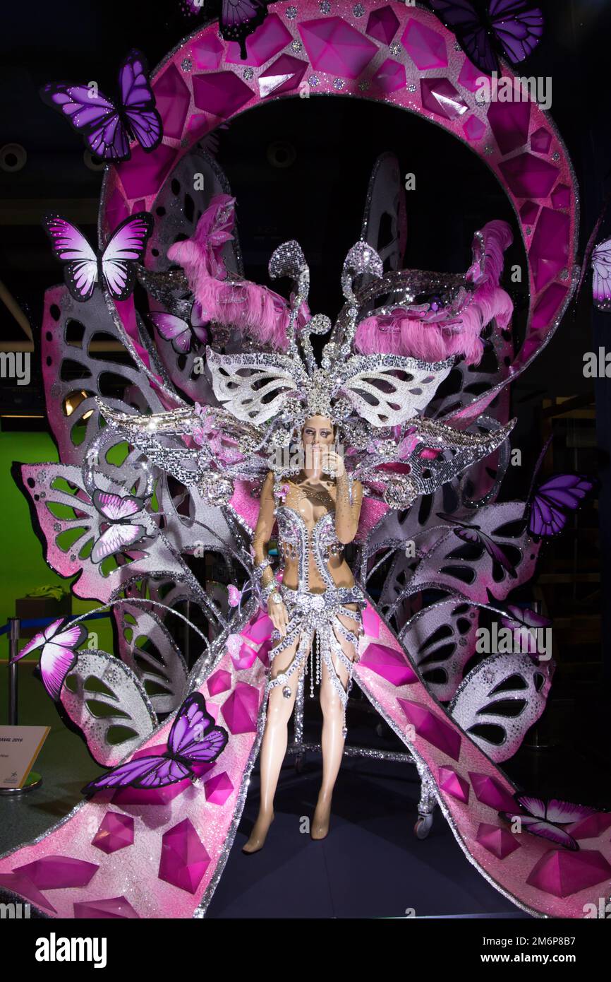 LAS PALMAS DE GRAN CANARIA, SPAIN - AUGUST 9, 2016: The Carnival Queen ...