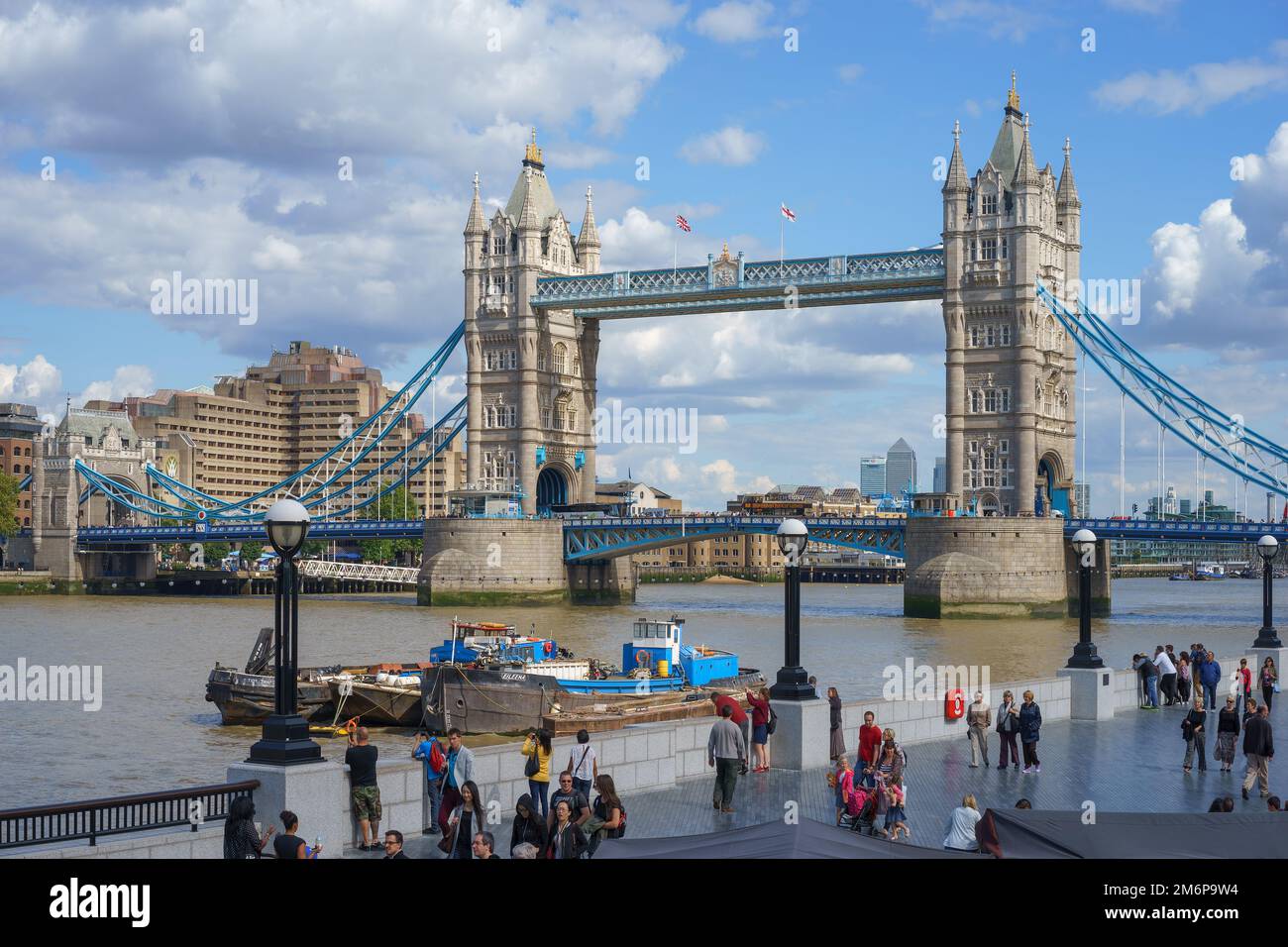 British tower bridge construction hi-res stock photography and images ...