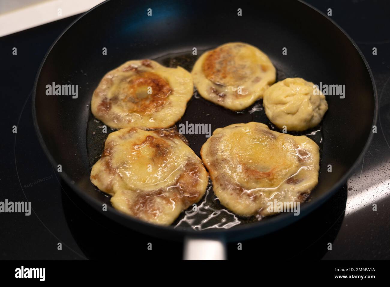 Greased pan hi-res stock photography and images - Alamy