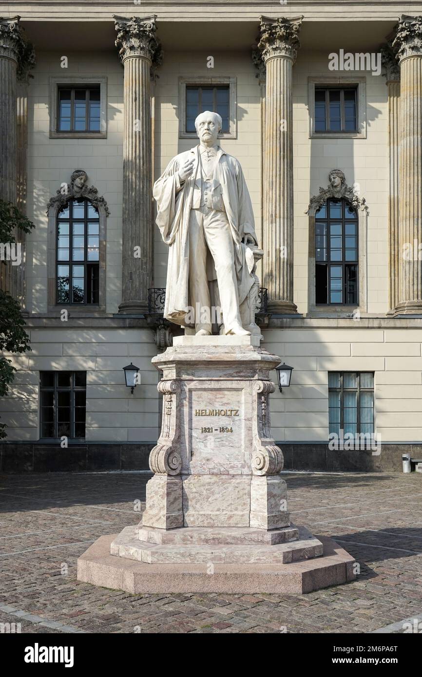 Statue man outside famous hi-res stock photography and images - Alamy