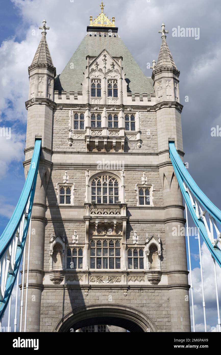 View tower bridge spanning hi-res stock photography and images - Alamy