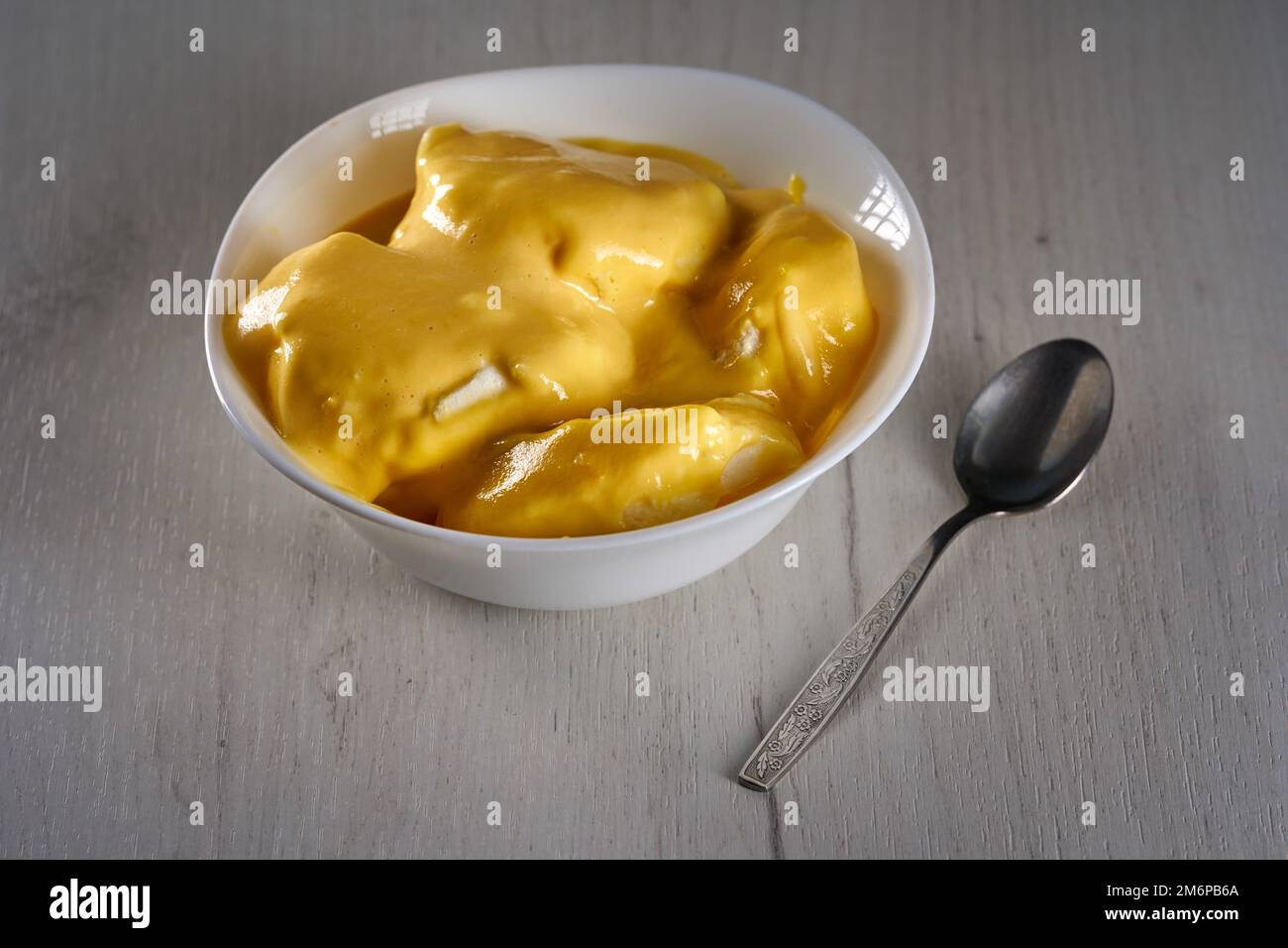 Oeufs à la neige, French dessert, also called Floating Island or Eggs ...