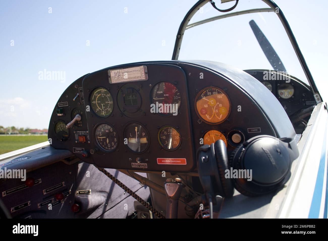 Cockpit plane hi-res stock photography and images - Alamy