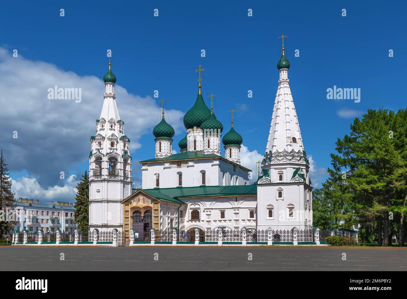 Yaroslavl church hi-res stock photography and images - Alamy