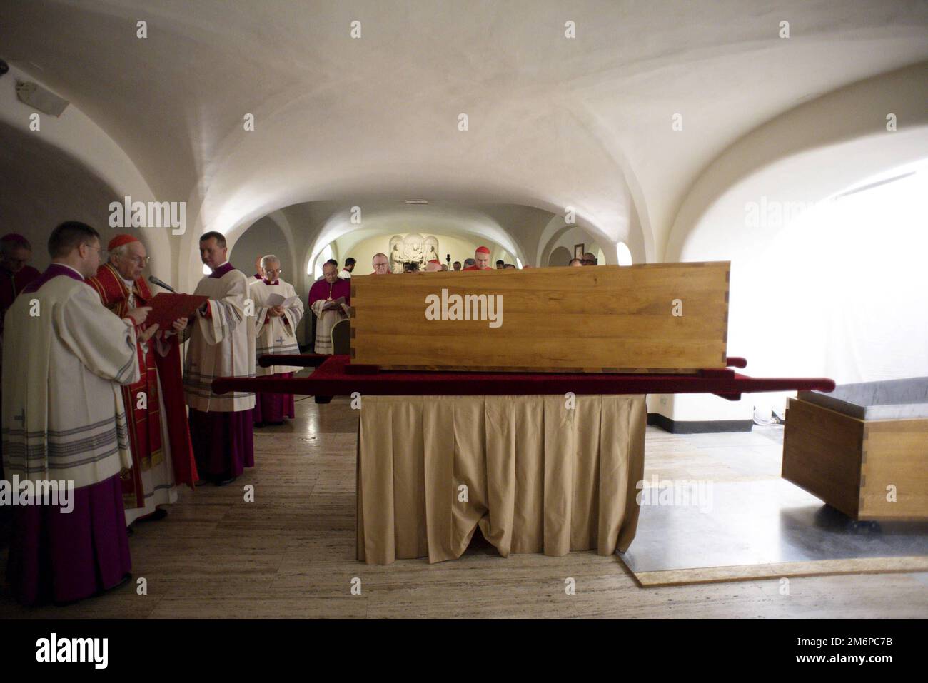Vatican City, Italy. 05th Jan, 2023. Rome - Vatican City - the burial ...