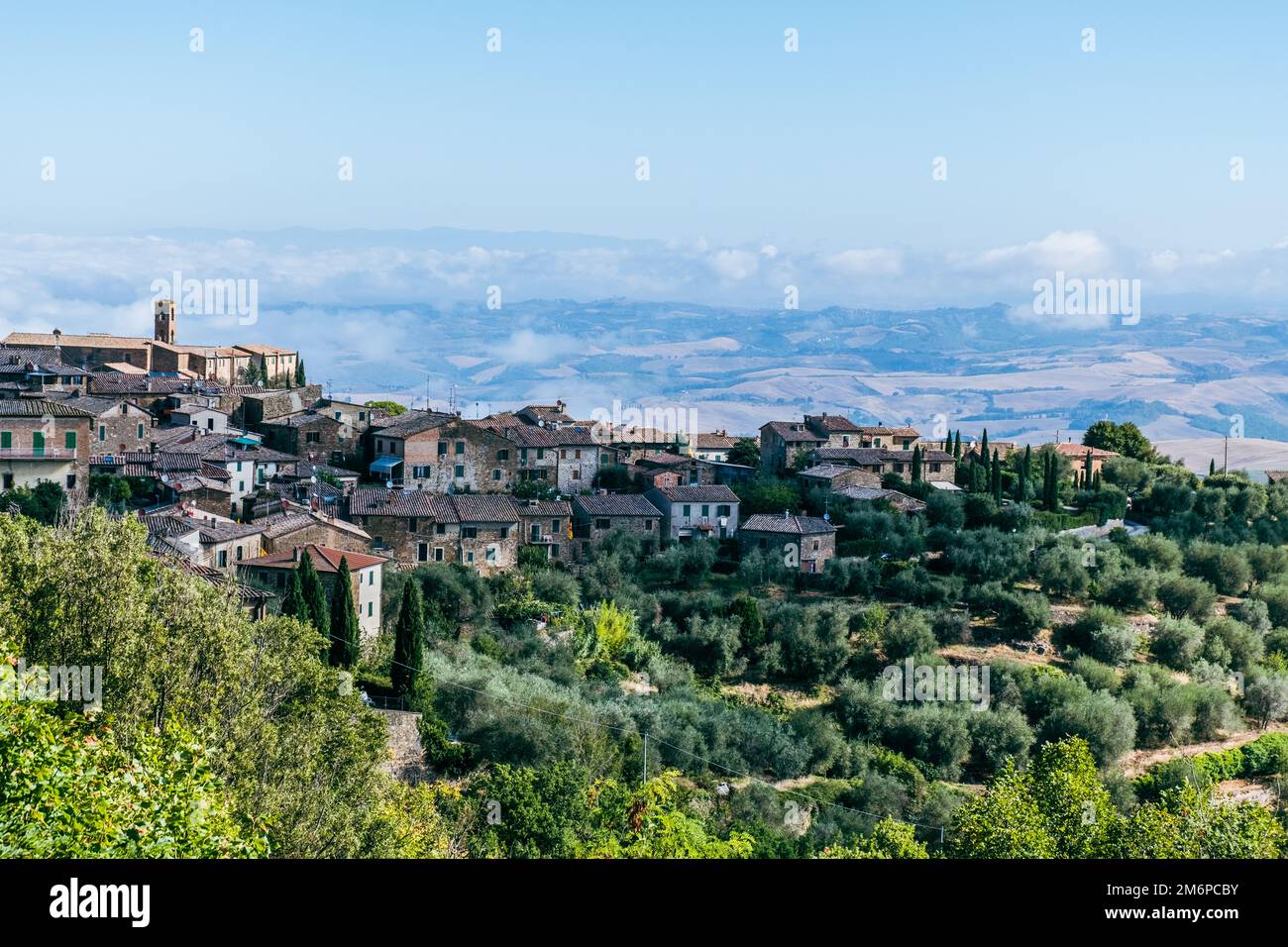 Beautiful view of Tuscany landscape and landmarks. Summer in Italy ...
