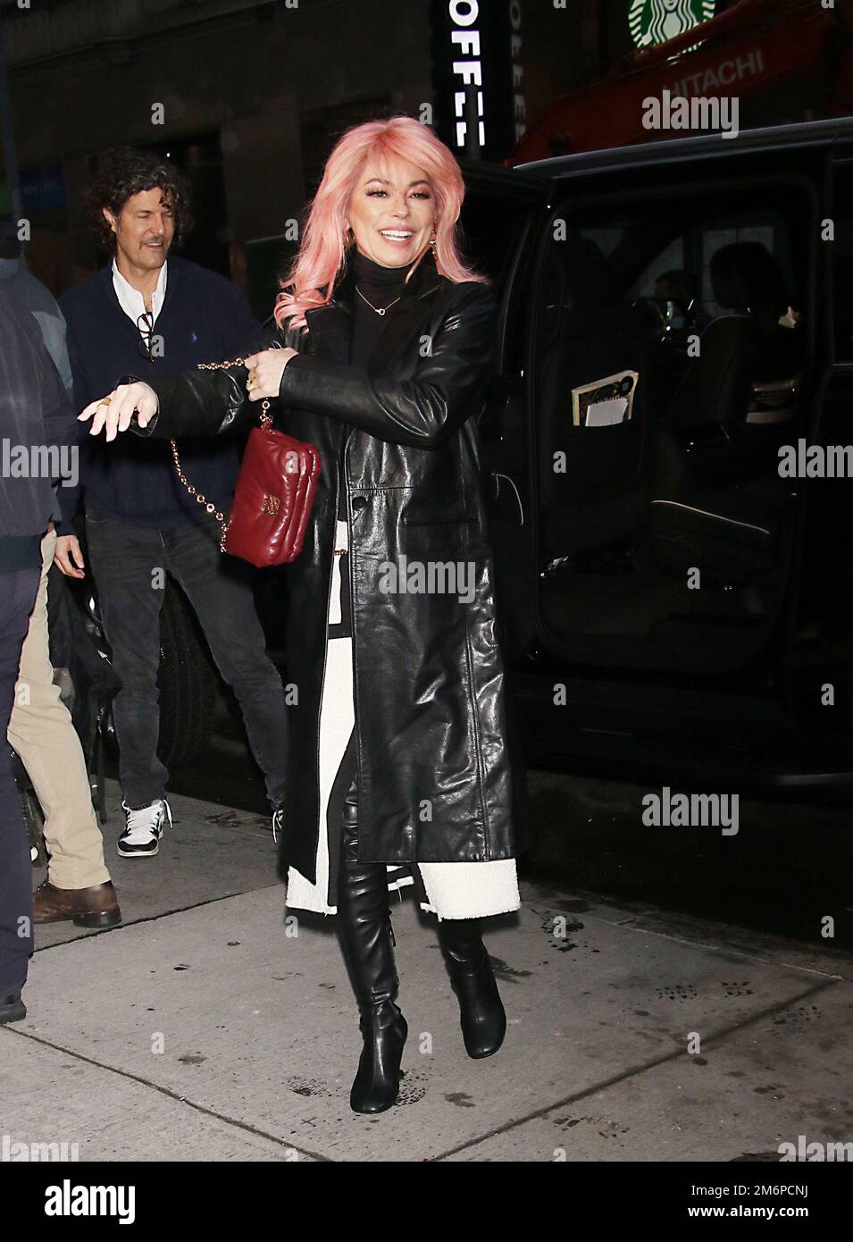 Shania Twain on Today Show to talk about her new album Queen of Me in ...