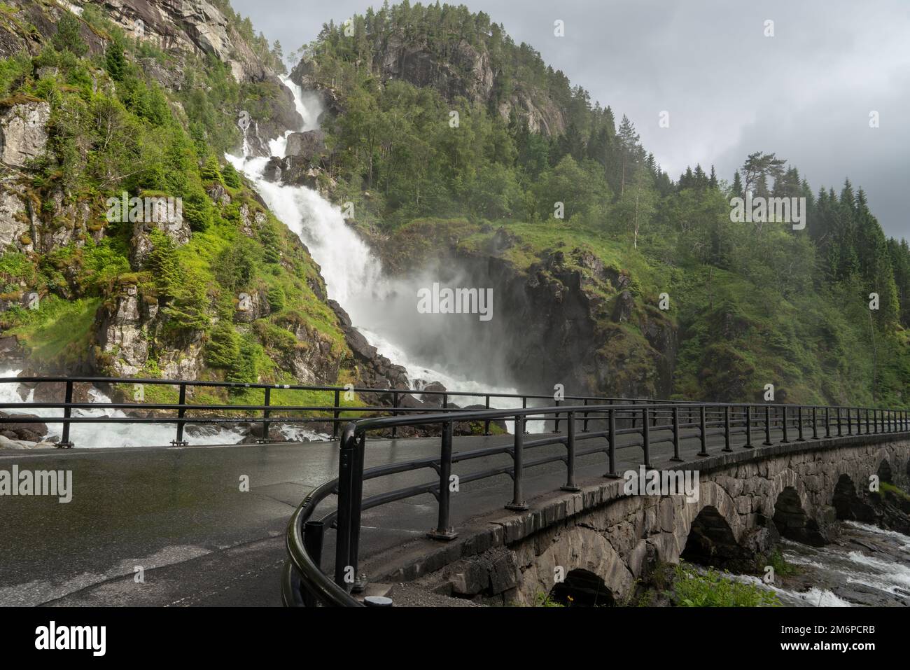 M waterfall hi-res stock photography and images - Alamy