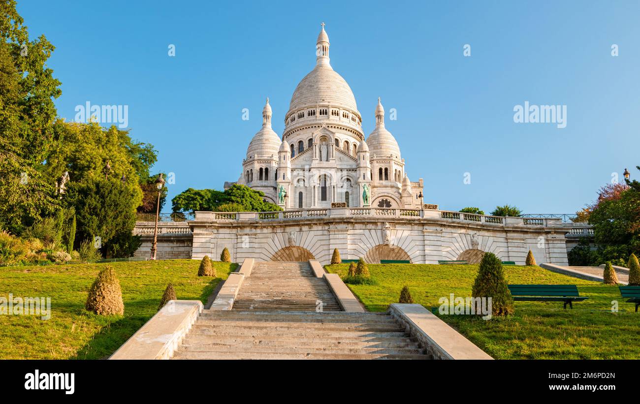 Montmarte Paris, Sacre Coeur Cathedral in Montmartre, Paris, France ...