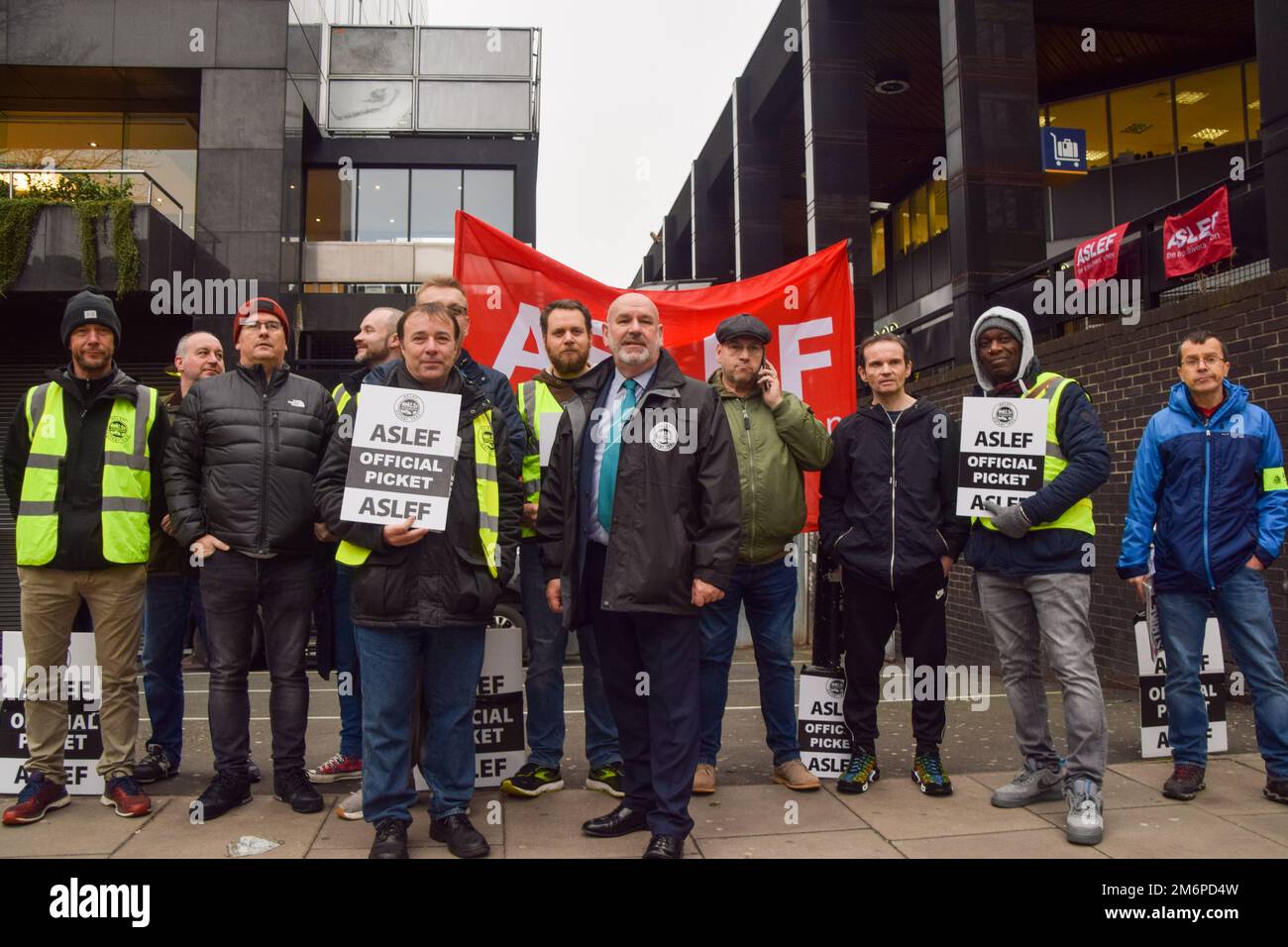 London, UK. 5th January 2023. Mick Whelan, general secretary of ASLEF ...