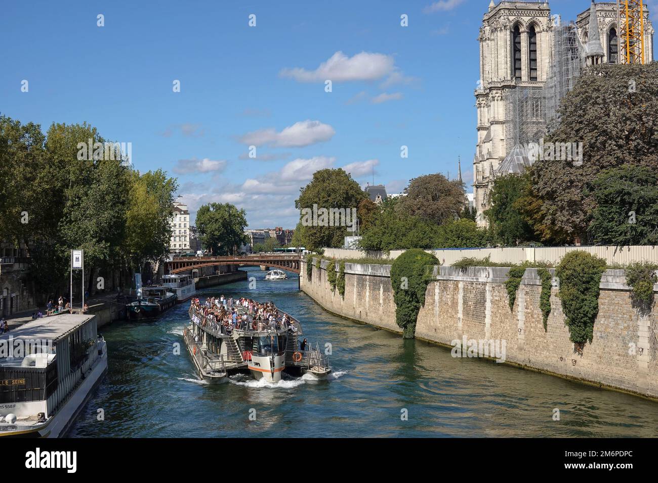 France, Paris, Tourist boats cruising the Seine river. Photo © Fabio ...