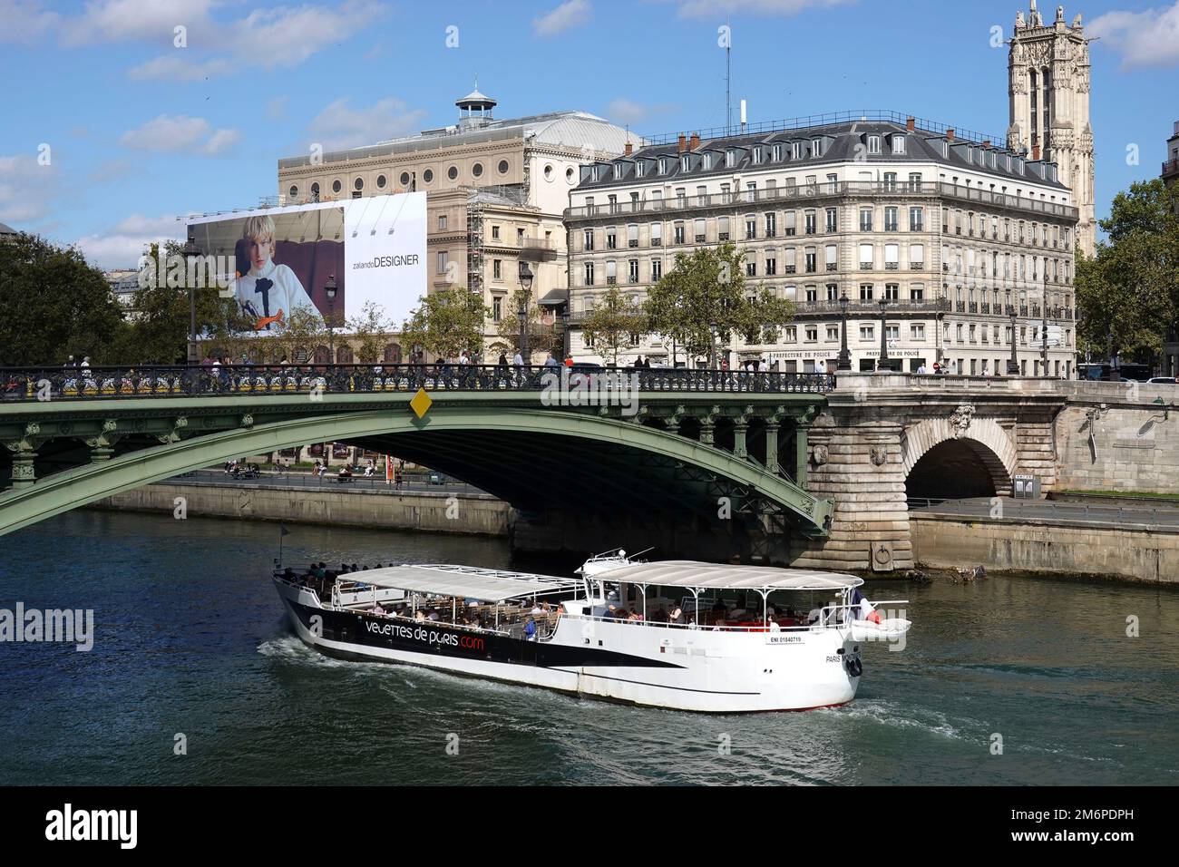 France, Paris, Tourist boats cruising the Seine river. Photo © Fabio ...