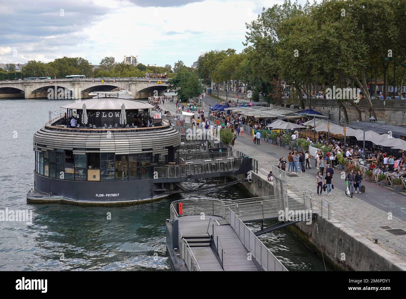 France, Paris, Flow boat, floating restaurant and people relaxing on ...