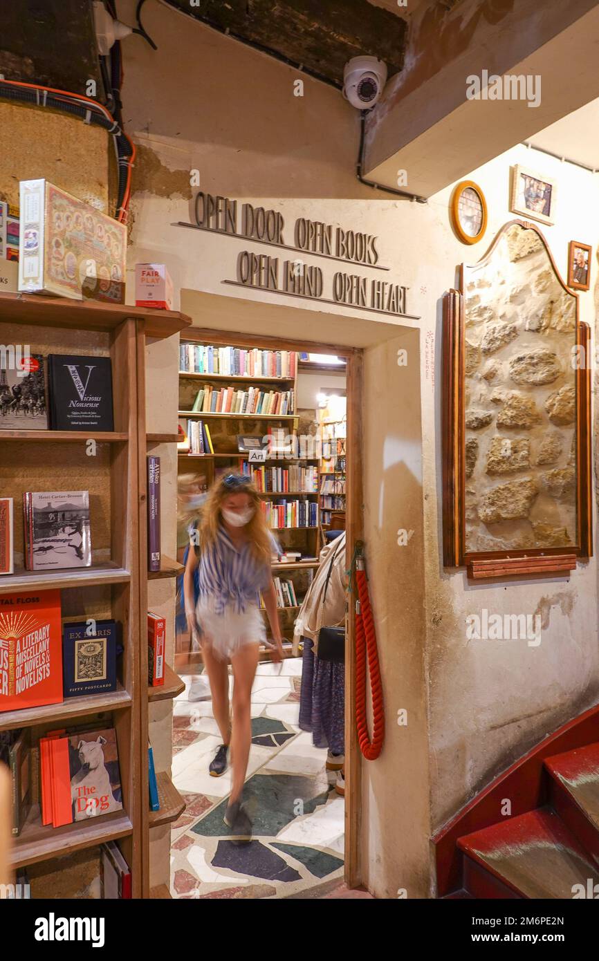 France, Paris, Shakespeare and Company (also known as City Lights ...