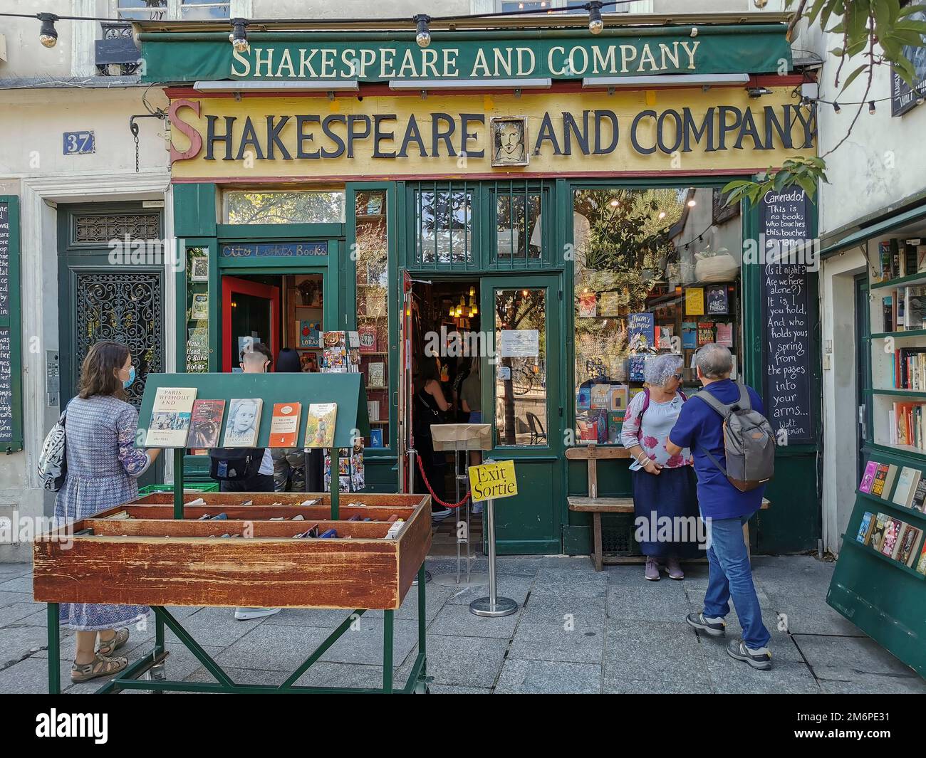 France, Paris, Shakespeare and Company (also known as City Lights ...