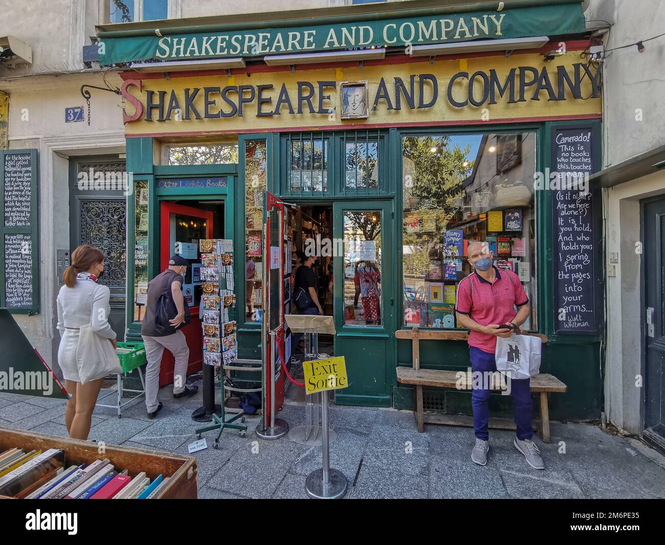 France, Paris, Shakespeare and Company (also known as City Lights ...