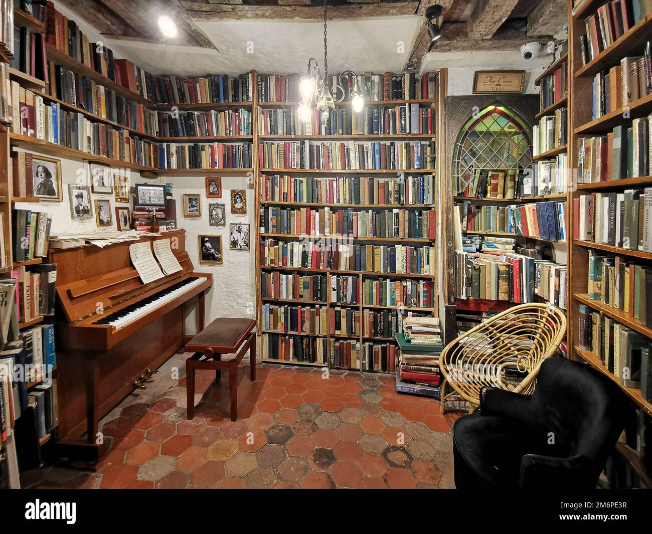 France, Paris, Shakespeare and Company (also known as City Lights ...