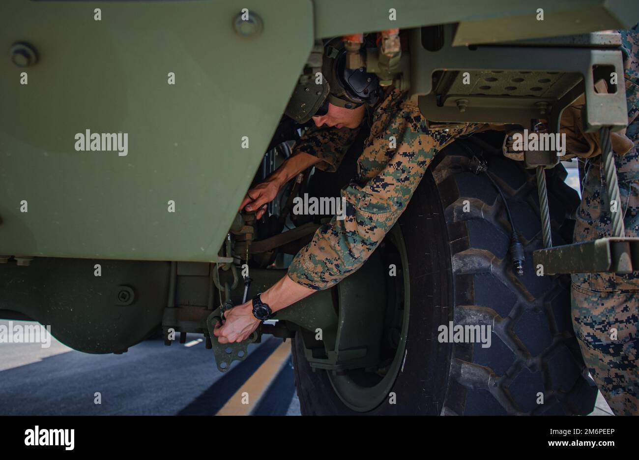A U.S. Marine Corps crewman with Kilo Battery, 2nd Battalion, 14th ...